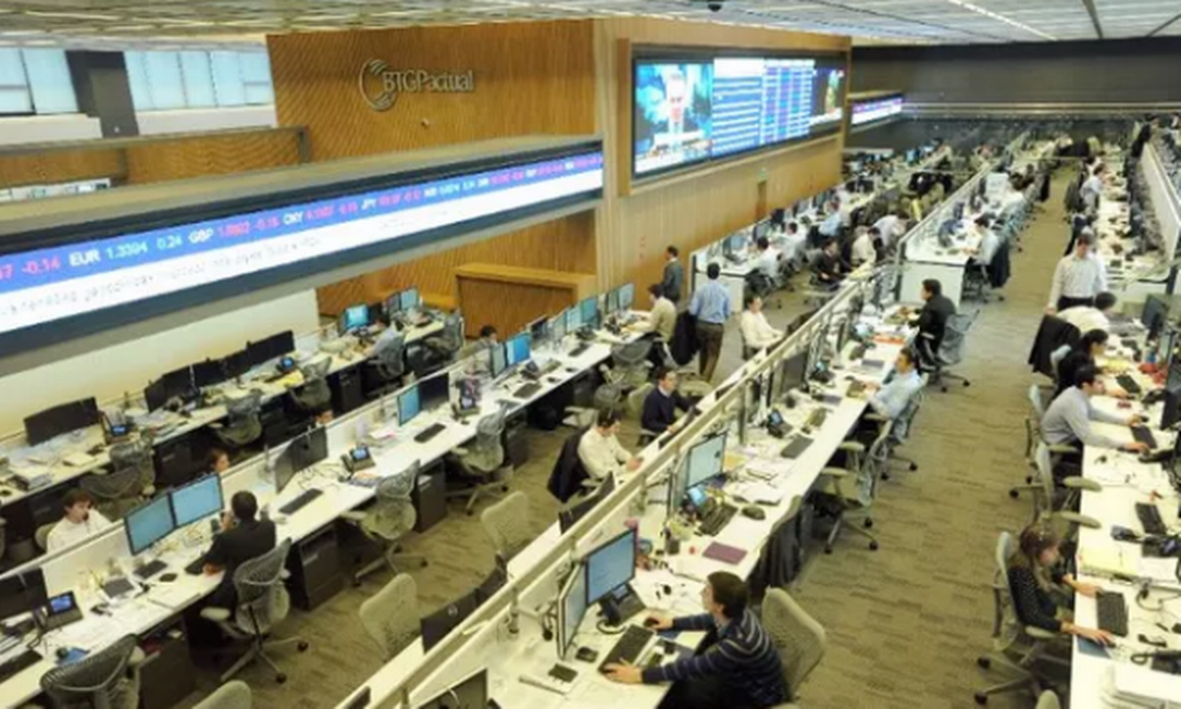 BTG anuncia compra do controle do Banco Econômico, que estava em ...