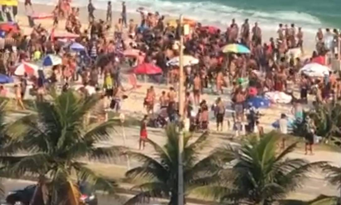 Vídeo mostra tumulto em dia de praia cheia no Rio - Época