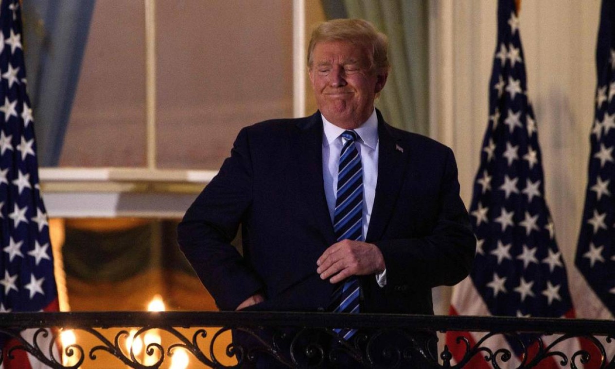 Em vídeo de retorno à Casa Branca, Trump parece ter dificuldade para ...