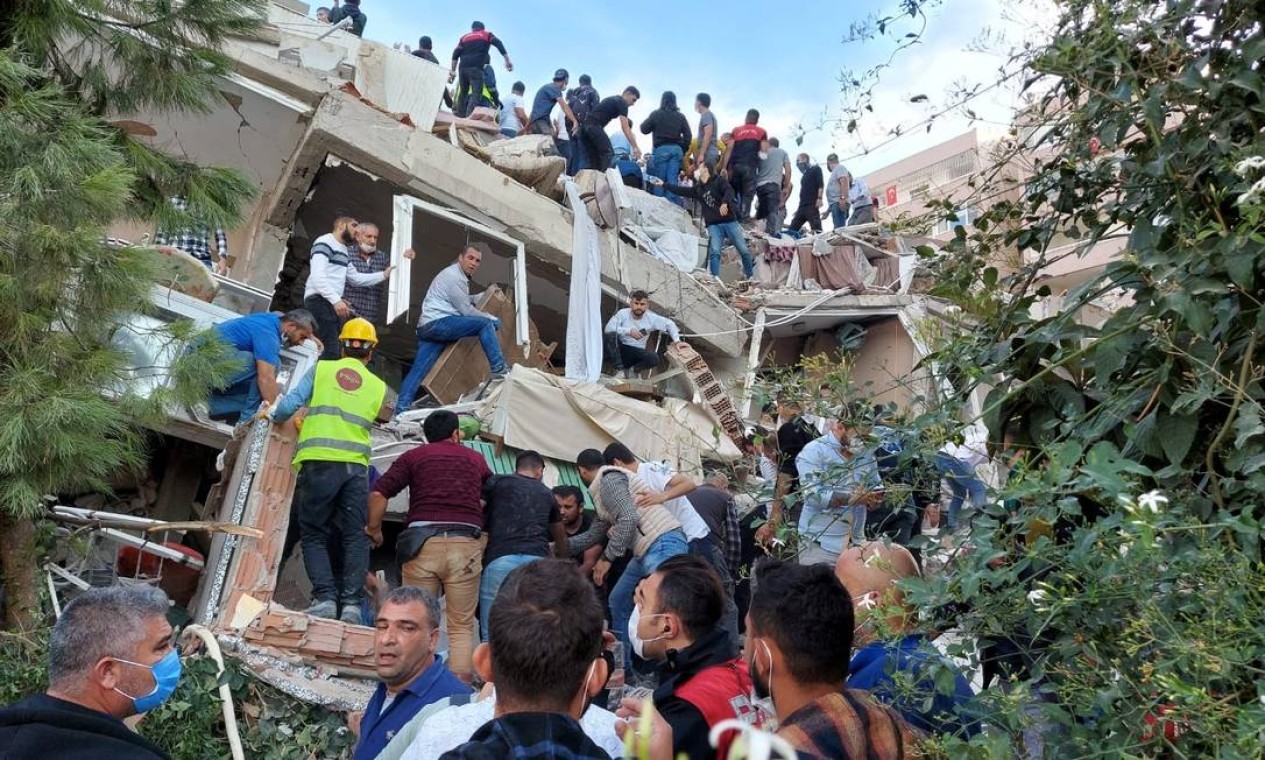 Forte terremoto no Mar Egeu causa destruição na Turquia e na Grécia ...