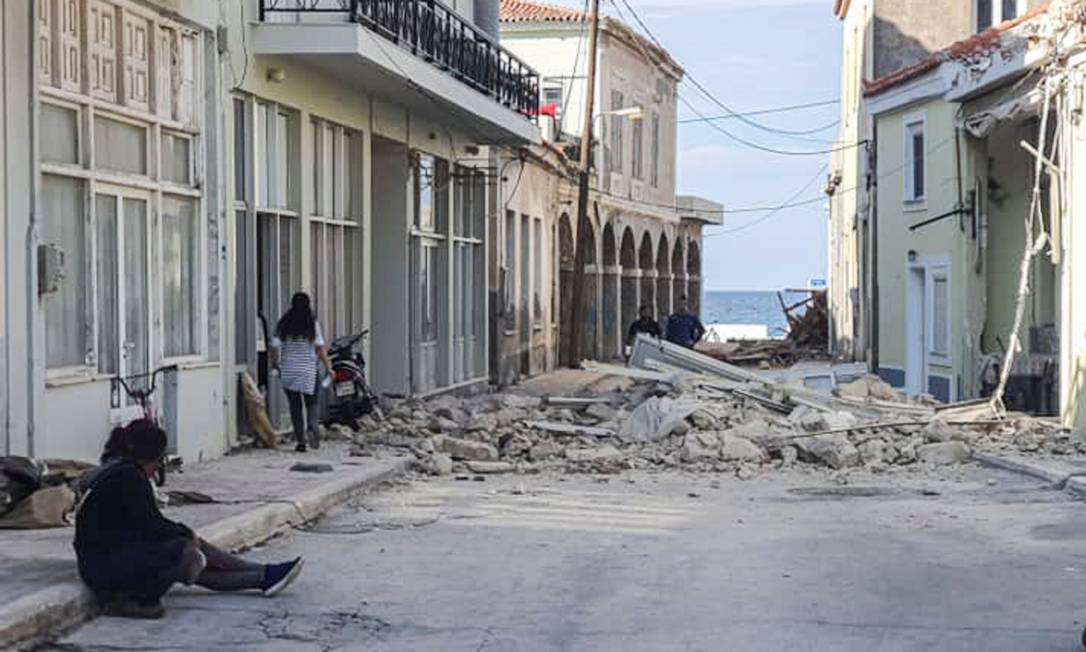 Forte terremoto no Mar Egeu causa destruição na Turquia e na Grécia ...