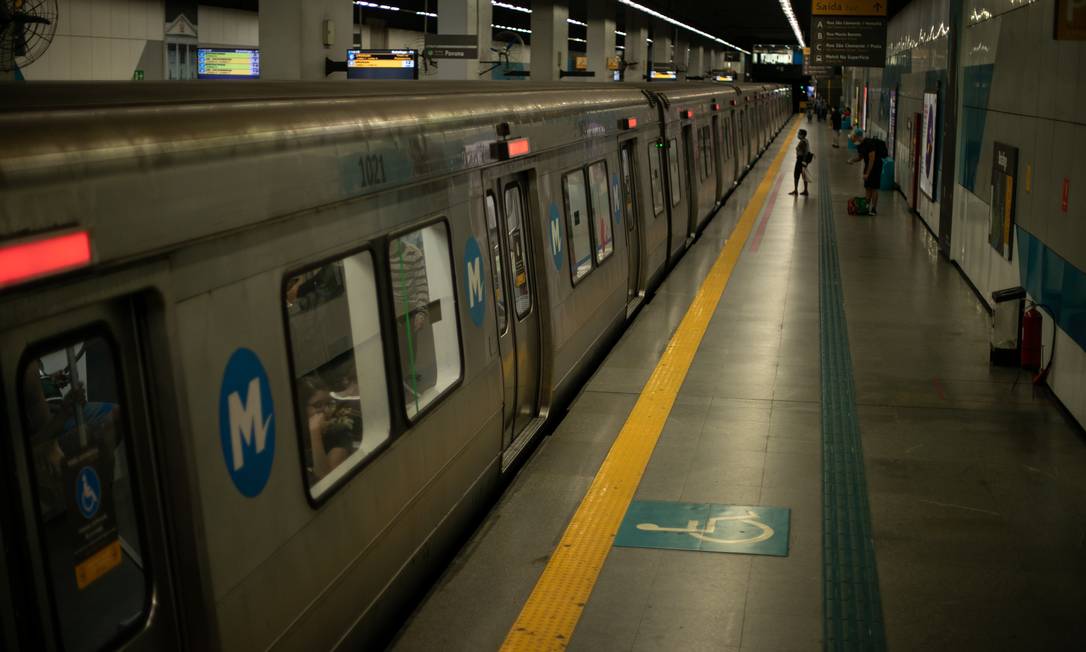 Obra altera itinerário e ponto final de ônibus do metrô na superfície ...