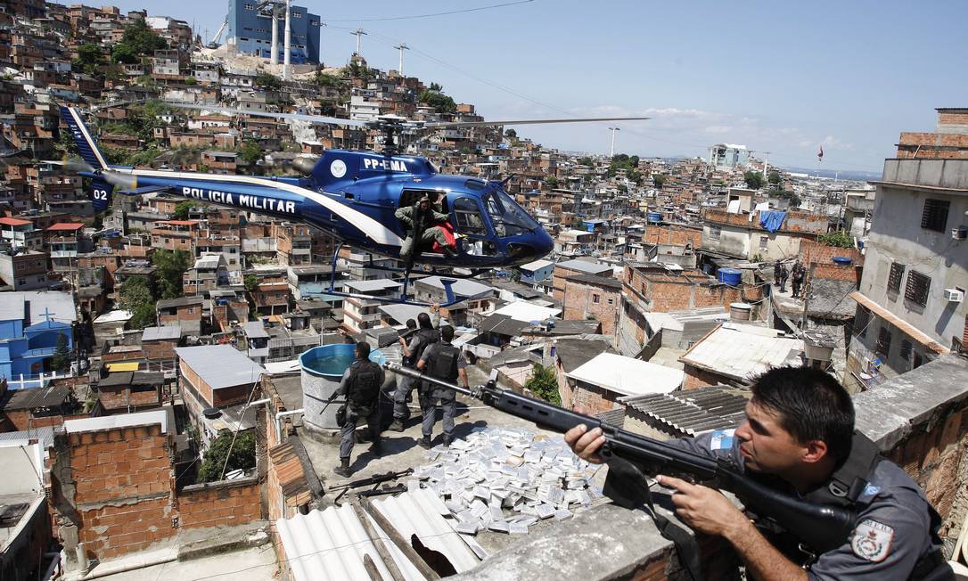 Dez anos após retomada, Complexo do Alemão perde serviços, e o tráfico ...