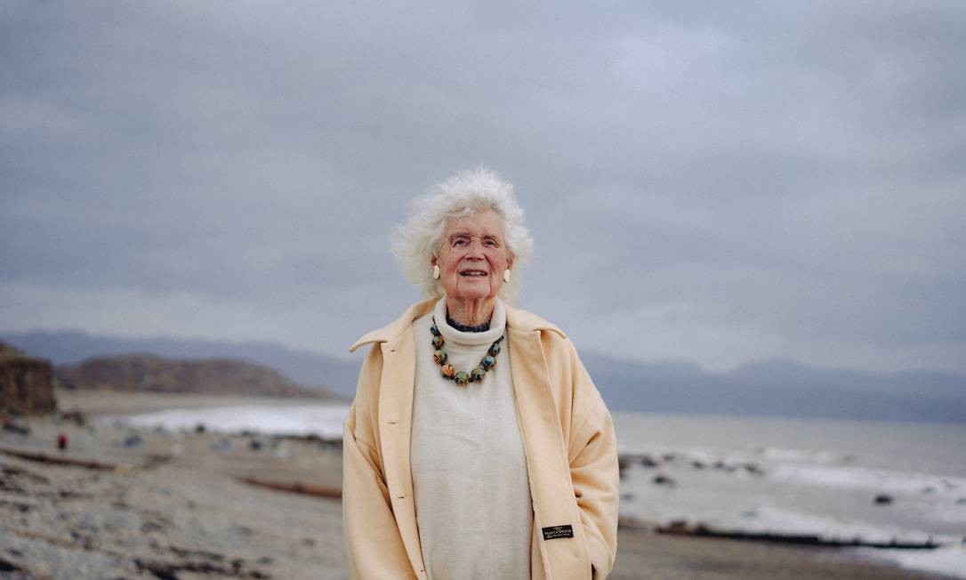 Morre Jan Morris, escritora britânica e pioneira transgênero - Jornal O ...