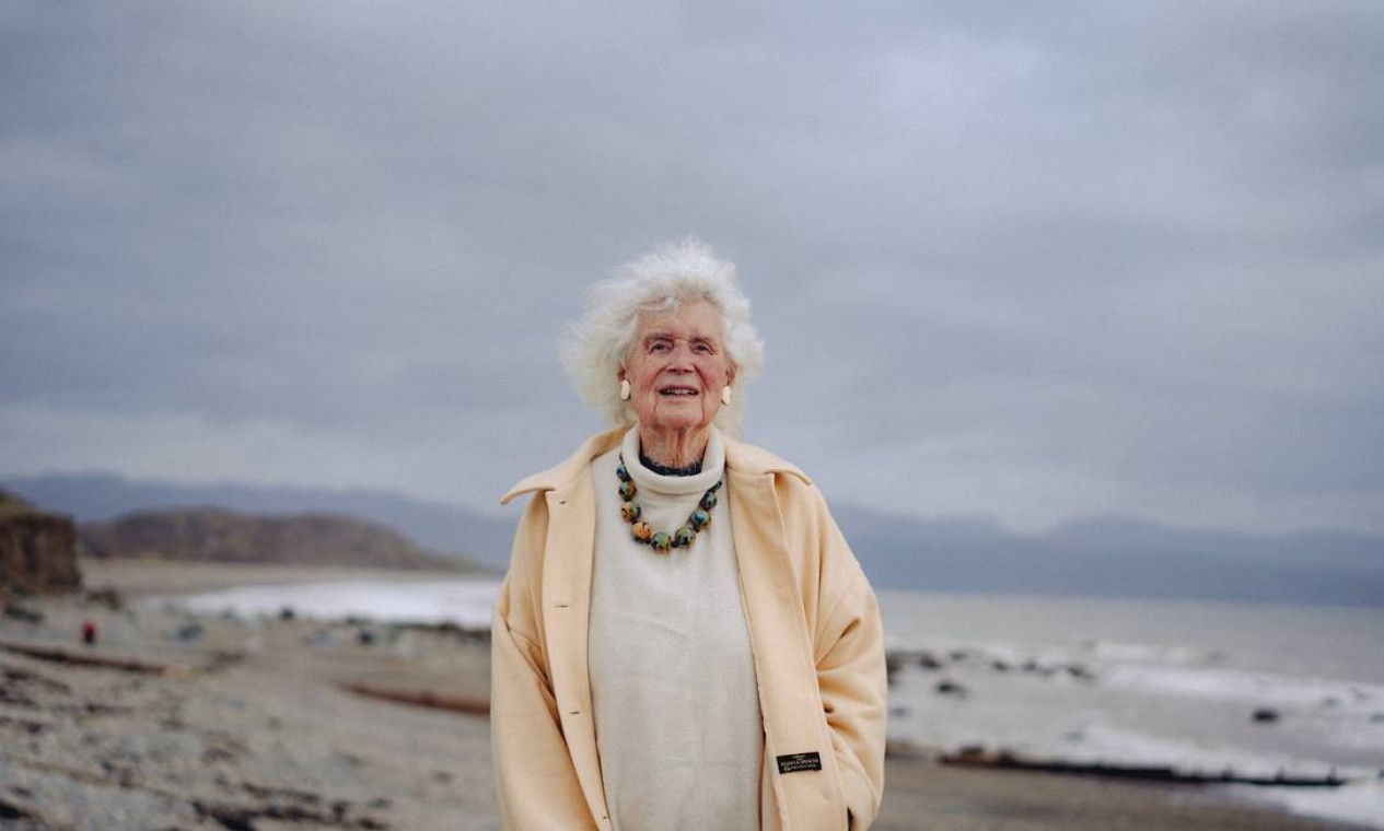 Morre Jan Morris, escritora britânica e pioneira transgênero - Jornal O ...