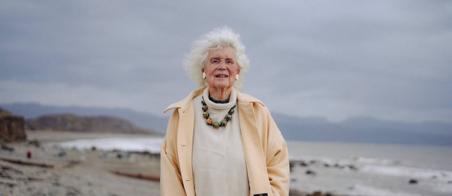 Morre Jan Morris, escritora britânica e pioneira transgênero - Jornal O ...