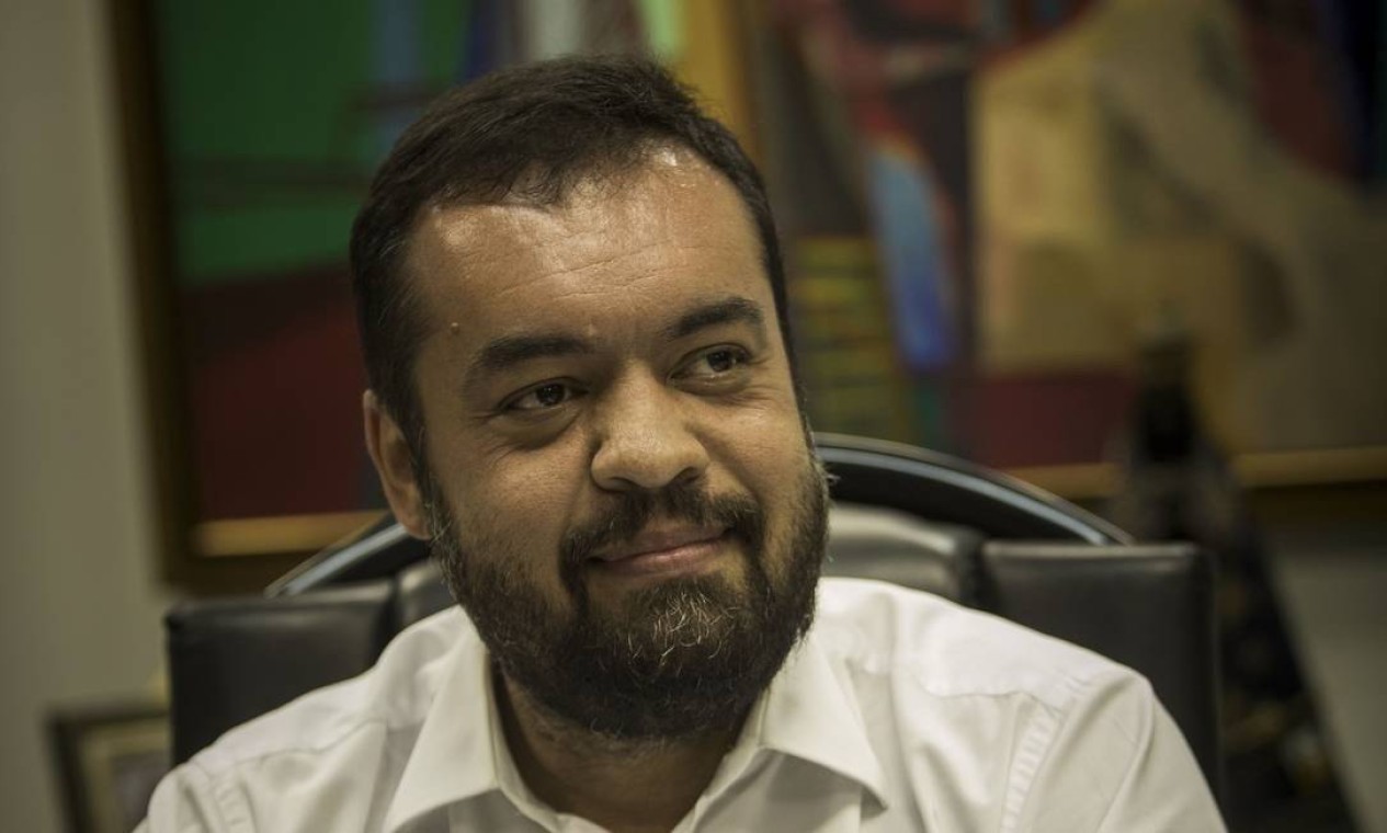 Cláudio Castro anuncia que é candidato à reeleição ao governo do RJ - Época