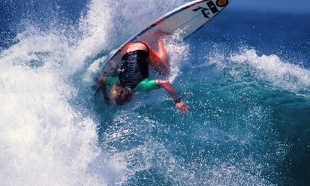 'Abandonei o circuito por paranoia por ser gay', diz surfista ...