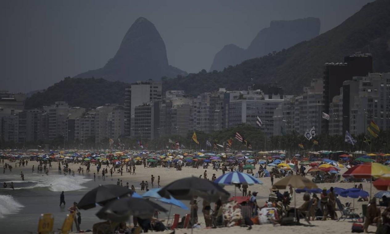 Rio de prepara para verão de praias lotadas, apesar da pandemia ...