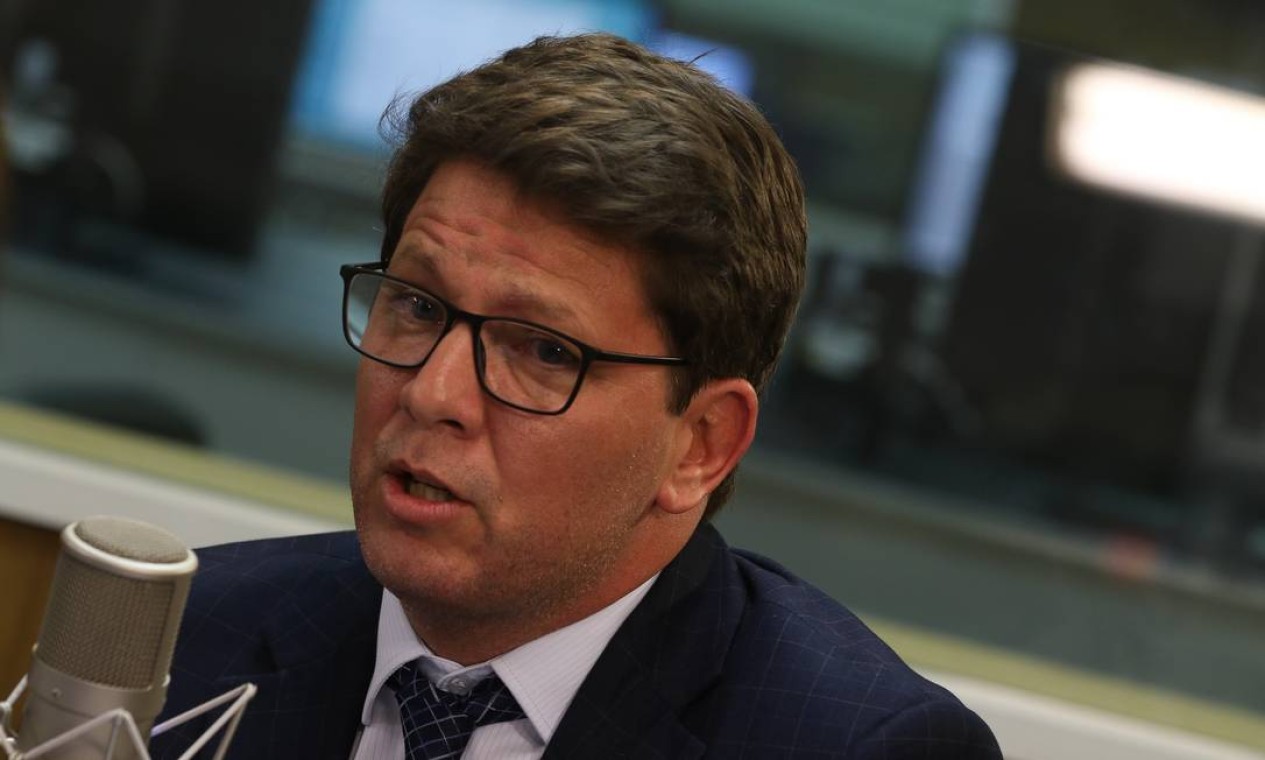 Mario Frias é submetido a cateterismo de emergência e se recupera bem ...