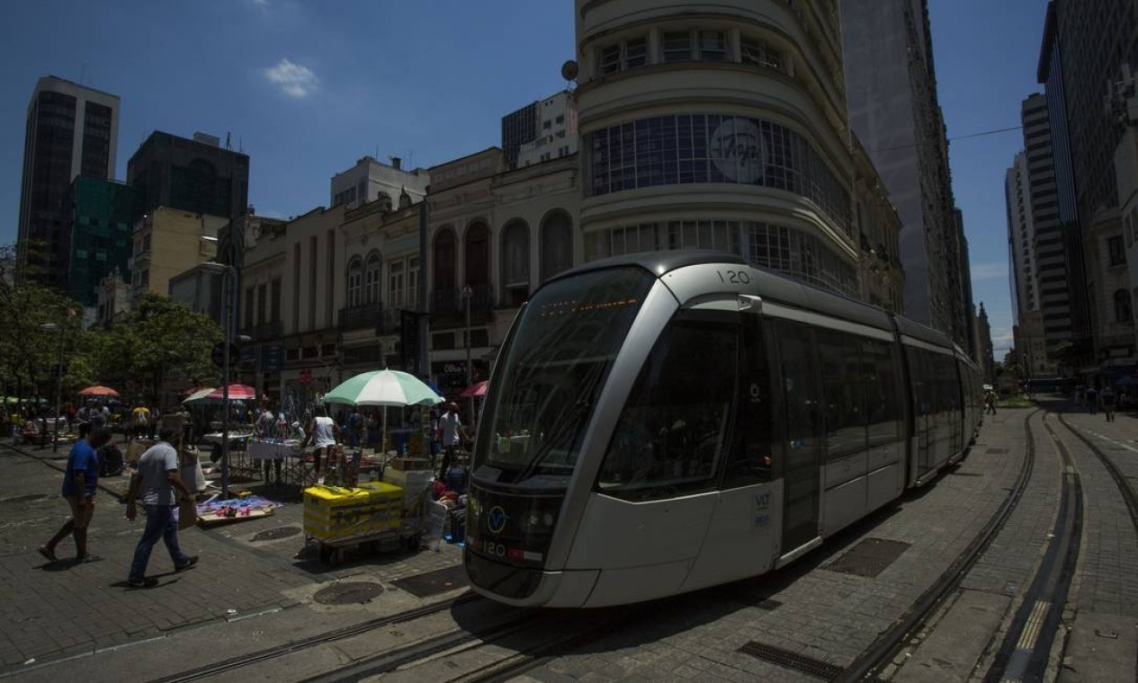 VLT tem circulação das três linhas afetadas por tiroteio no Morro da ...