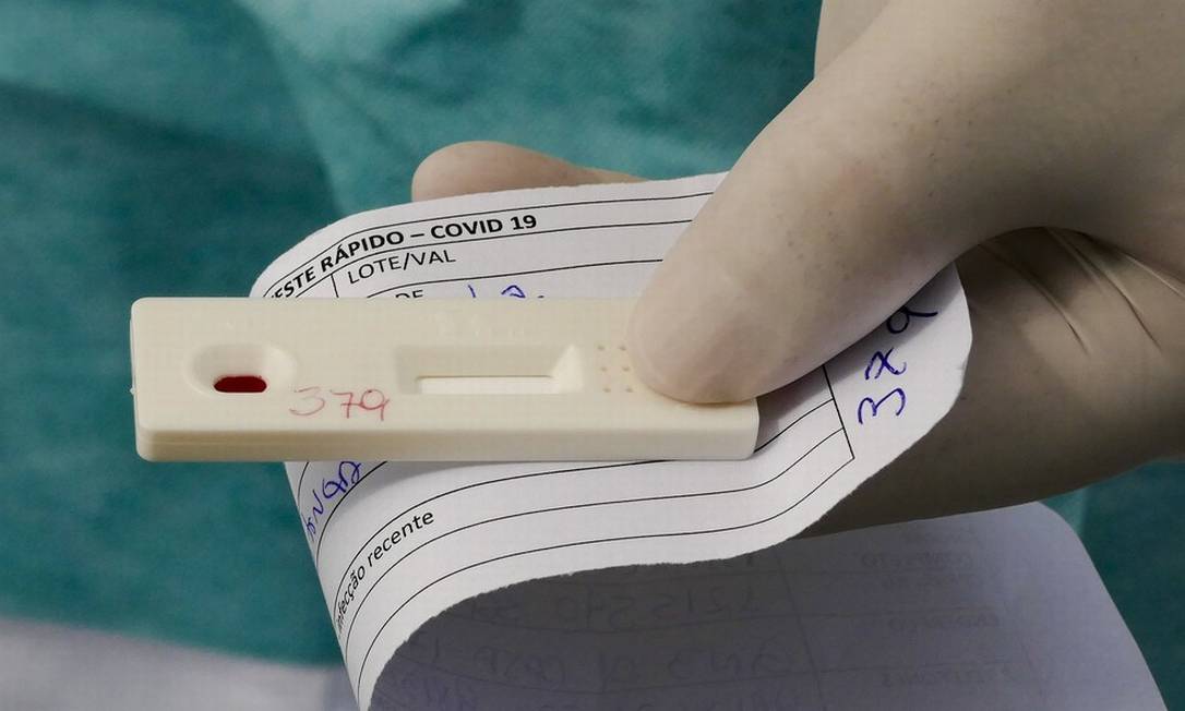 Testes rápidos com resultado positivo para Covid-19 batem recorde - Época