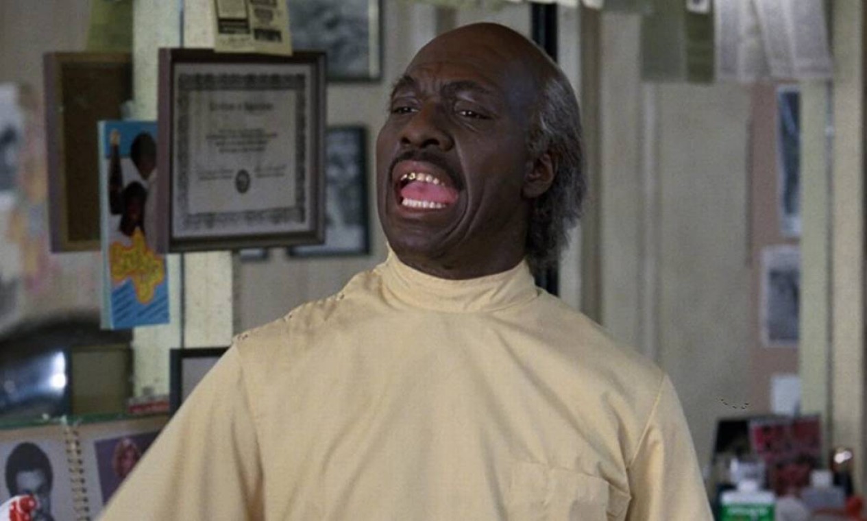 Os personagens de Eddie Murphy e Arsenio Hall em 'Um príncipe em Nova ...