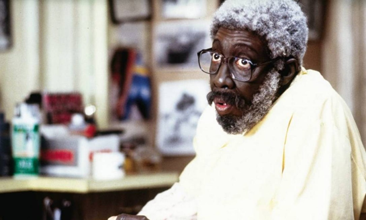 Os personagens de Eddie Murphy e Arsenio Hall em 'Um príncipe em Nova ...