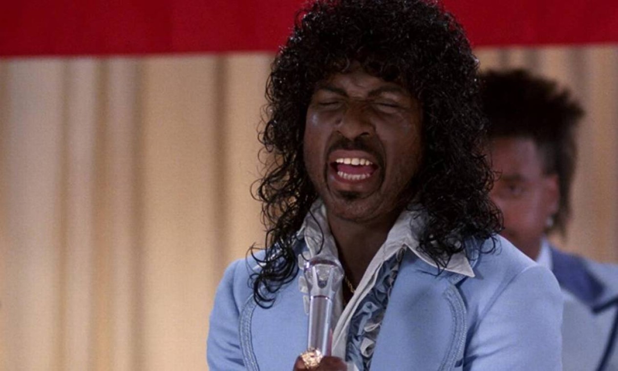 Os personagens de Eddie Murphy e Arsenio Hall em 'Um príncipe em Nova ...