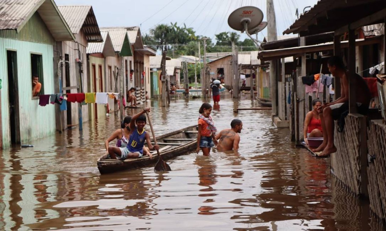 Cheia histórica alaga casas em Eirunepé (AM) em meio a surto de doenças ...