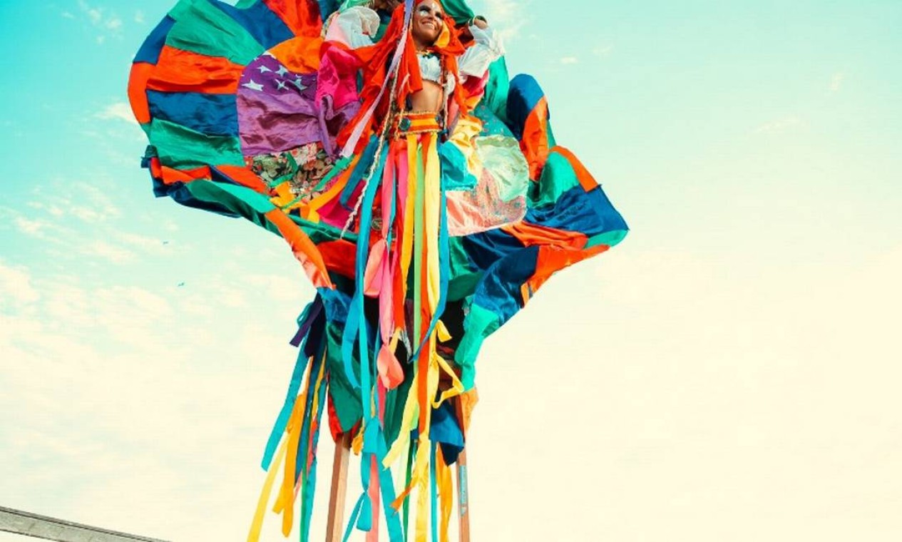 Gigantes da Pedra pedem passagem e levam arte a Pedra de Guaratiba ...
