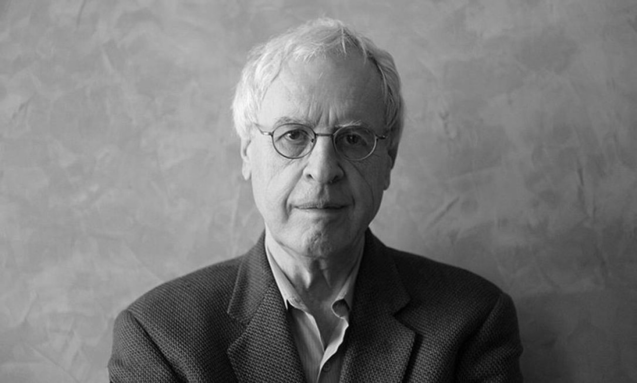 Livro apresenta a equação poética de Charles Simic - Jornal O Globo