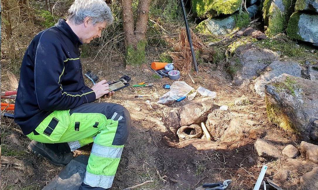 Tesouro da Idade do Bronze é encontrado em floresta na Suécia - Época