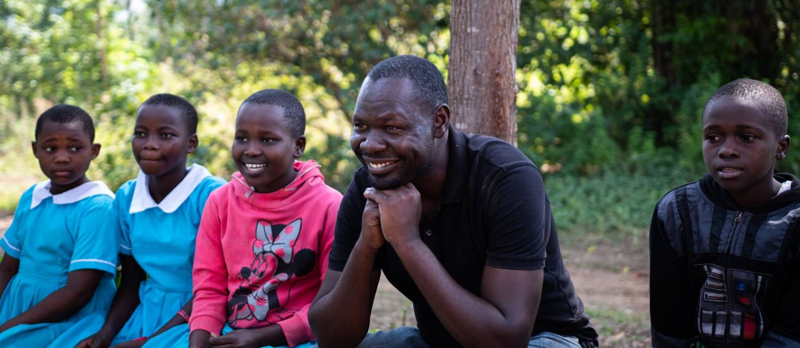 Em Uganda, um homem quer mudar o futuro de uma aldeia através da ...