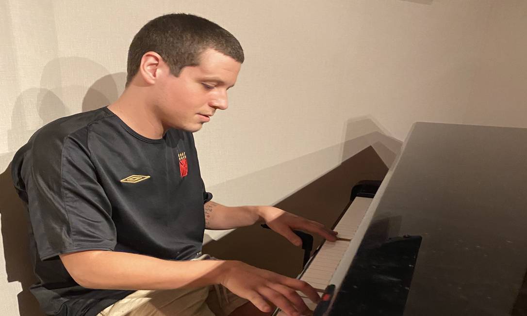 Prestes a gravar primeiro disco solo, Chico Chico lança o single ...