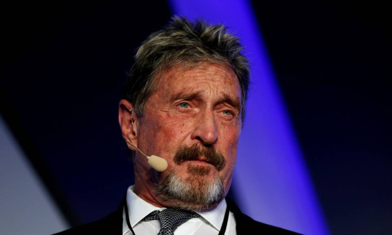 Fraudes, fuga e invenções: a vida louca de John McAfee, pioneiro da ...