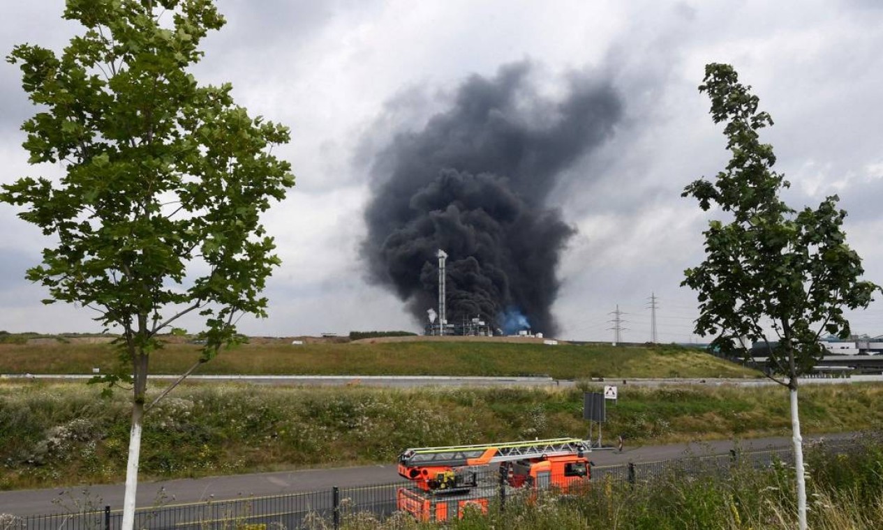 Vídeo: Explosão em parque industrial alemão deixa uma morte e 16 ...