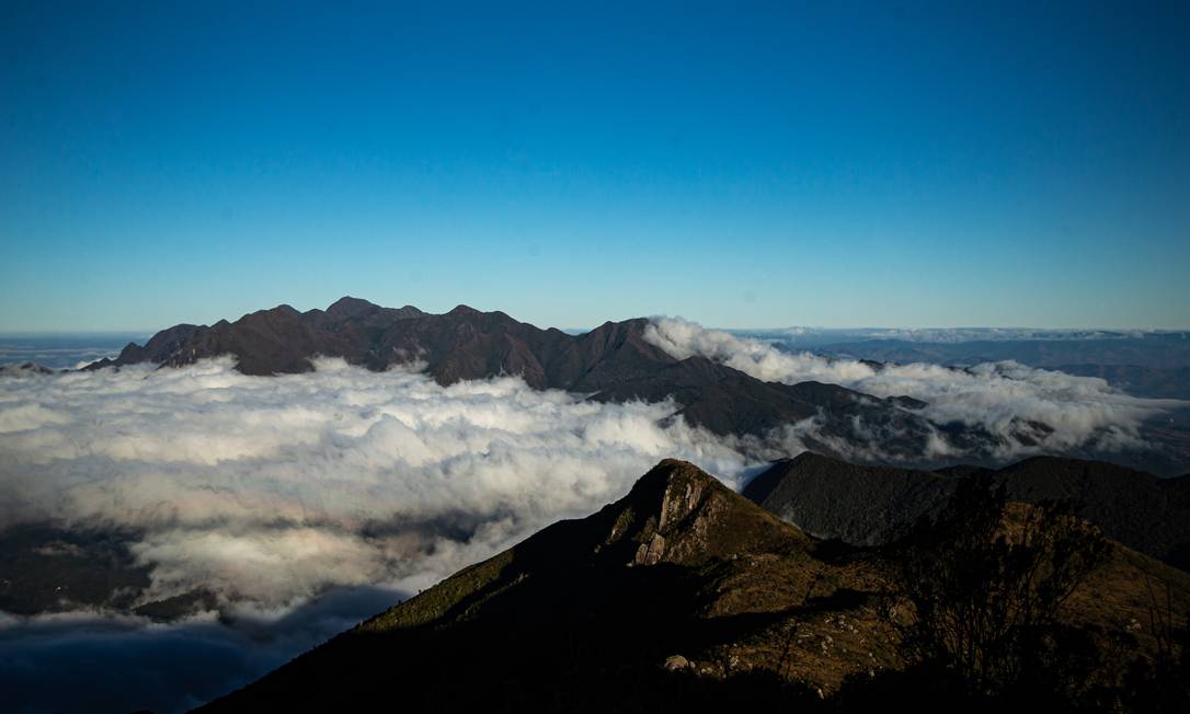 Parque de Itatiaia amanhece com poças congeladas, cristais de gelo nas ...