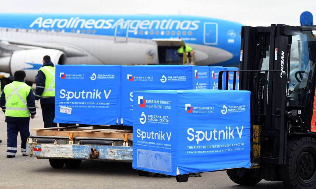 Argentina começa a distribuir Sputnik V produzida localmente - Jornal O ...