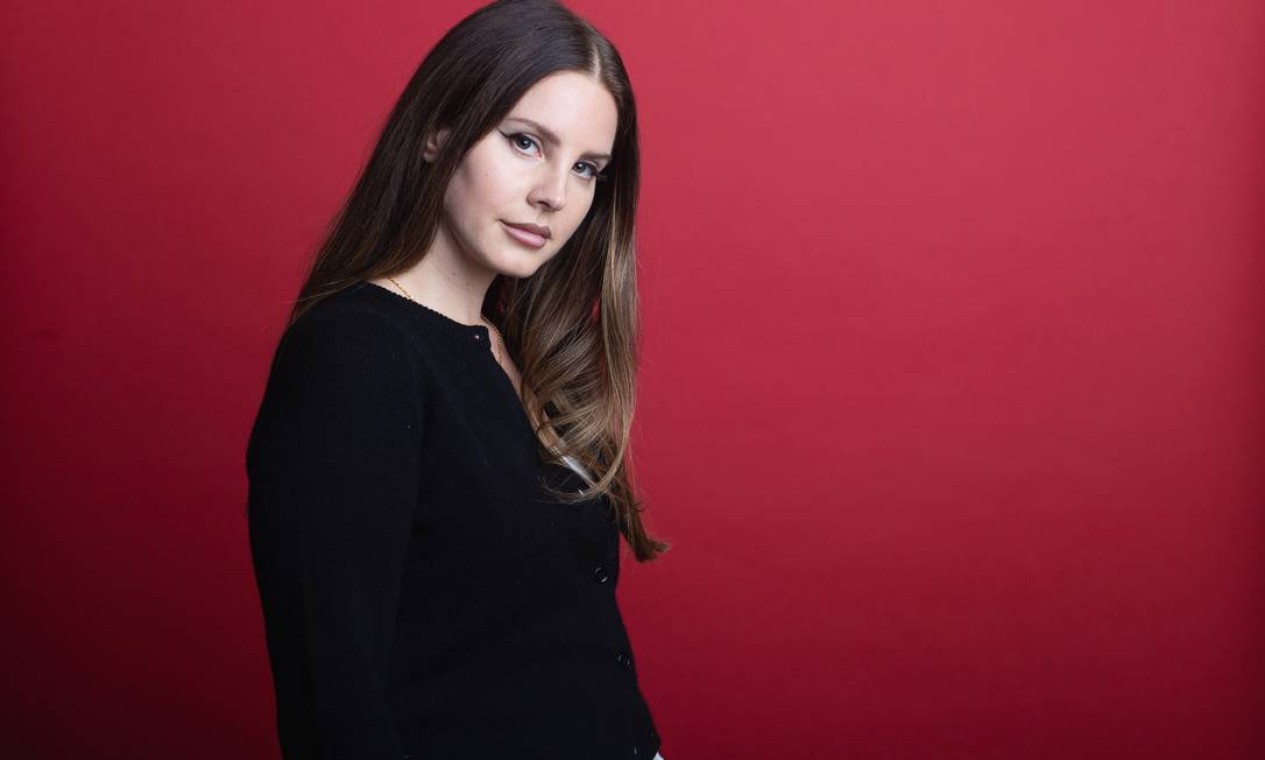 Com ordem de restrição, mulher tenta invadir casa de Lana Del Rey com ...