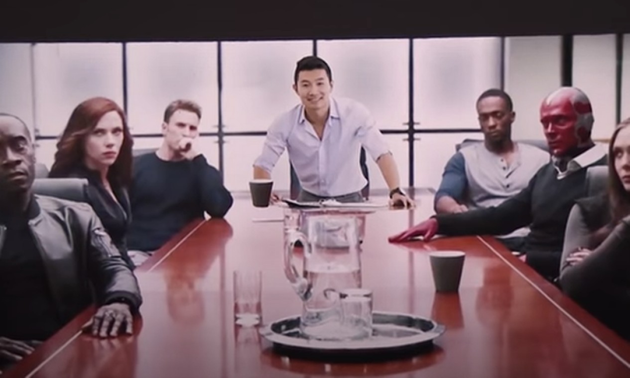 Astro de 'Shang-Chi', Simu Liu reage a memes com suas antigas fotos de ...