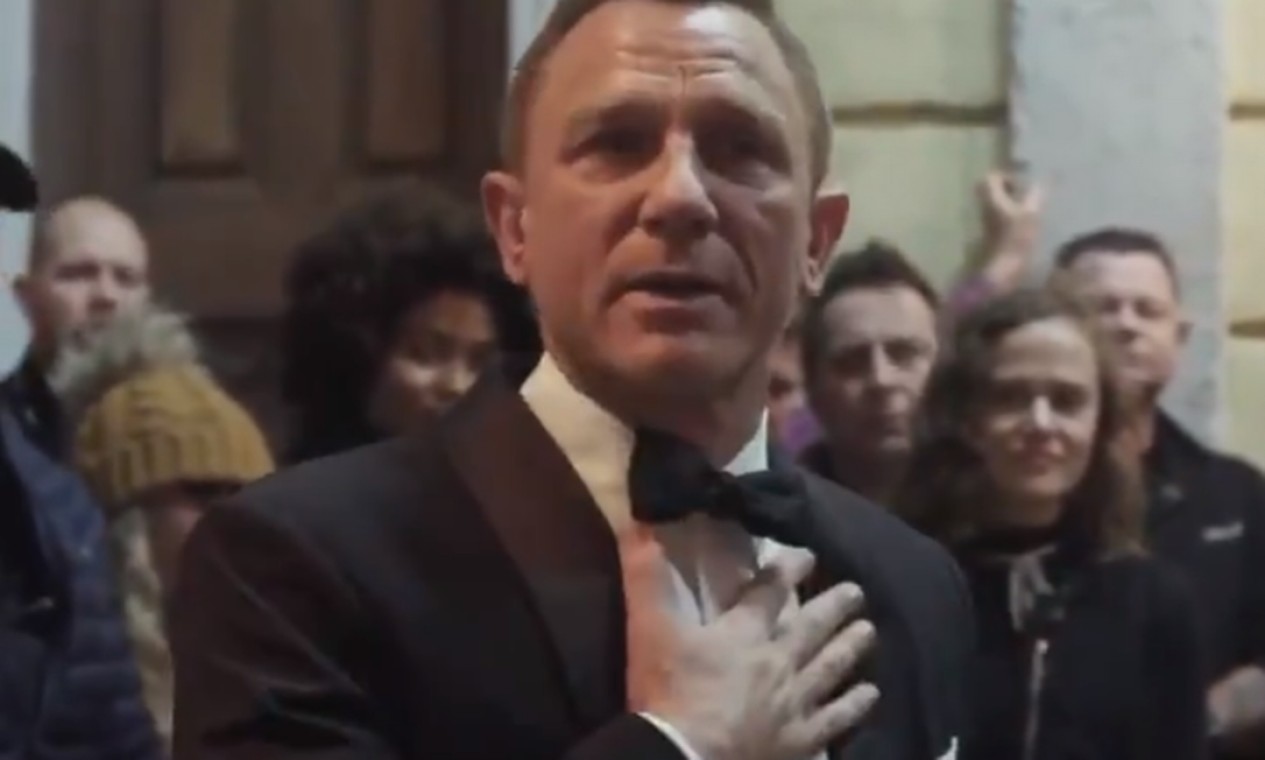 Daniel Craig se emociona ao se despedir da equipe de James Bond ...