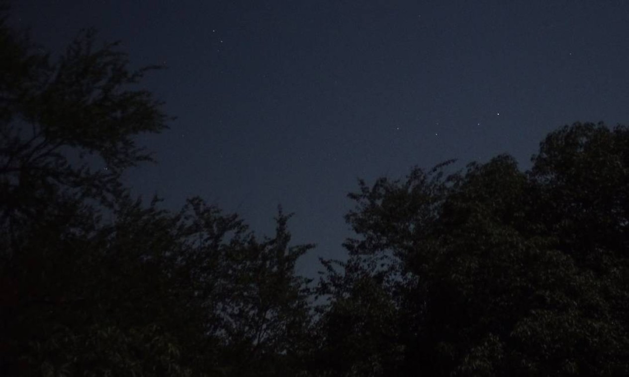 Veja frame a frame o relâmpago raro registrado por fotógrafo porto ...