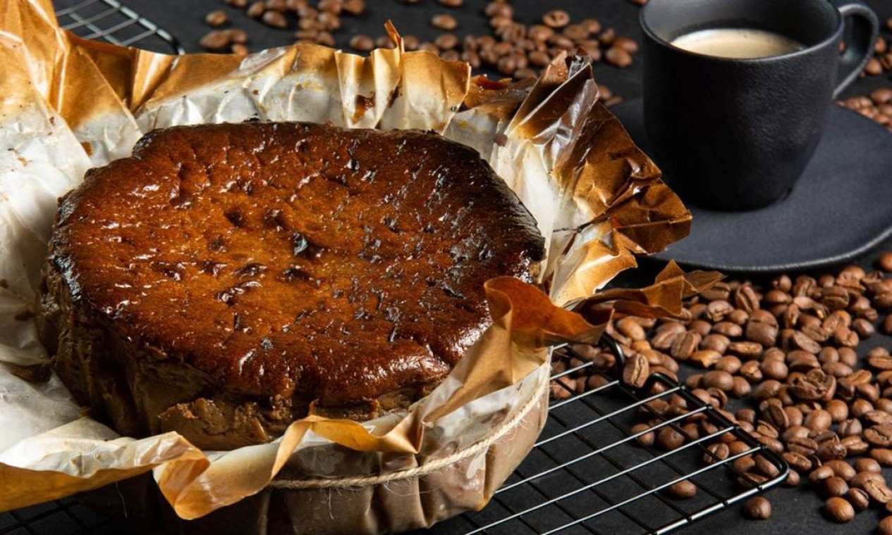 Conheça a sobremesa da vez: prima do cheesecake, torta basca invade a ...