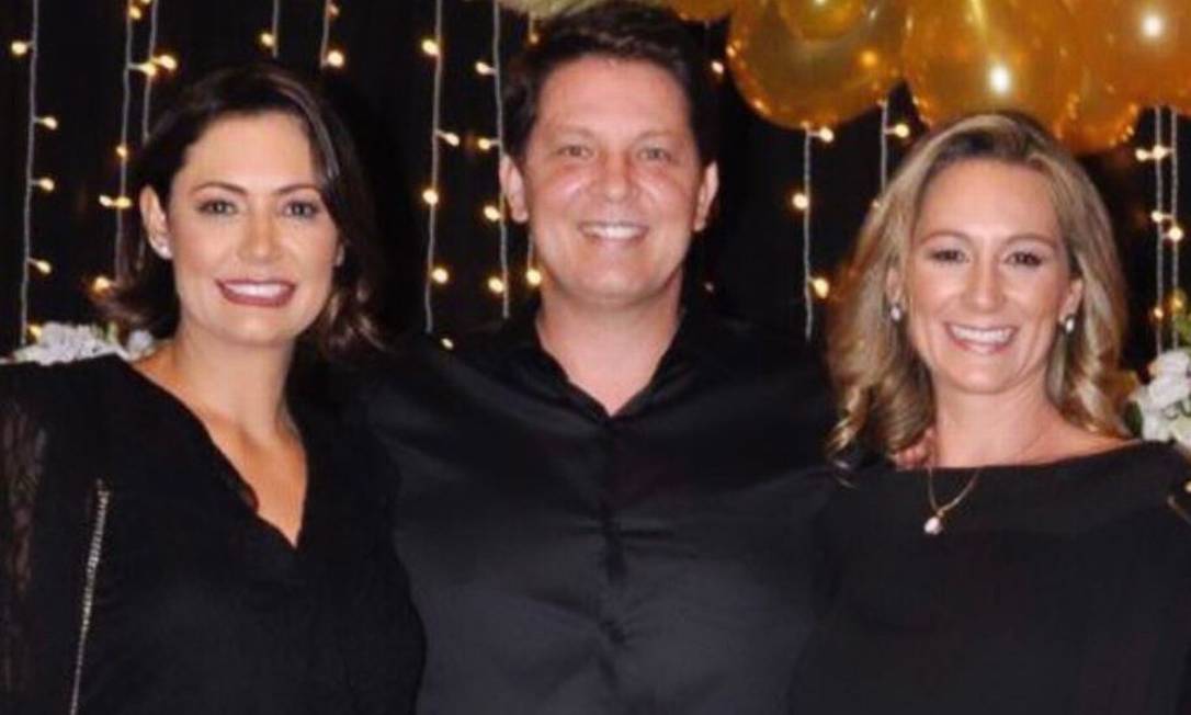 Michelle Bolsonaro canta sertanejo em aniversário de Mário Frias ...