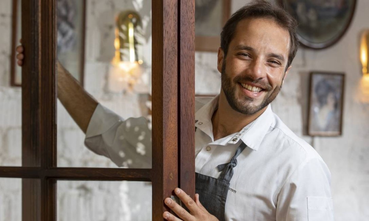 Após 16 anos como chef, Elia Schramm abre seu primeiro restaurante com ...