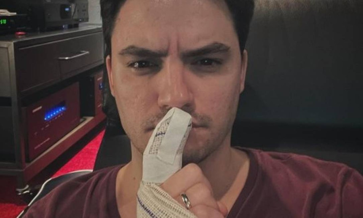 Felipe Neto quebra o dedo: 'Sério, muito ruim' - Jornal O Globo