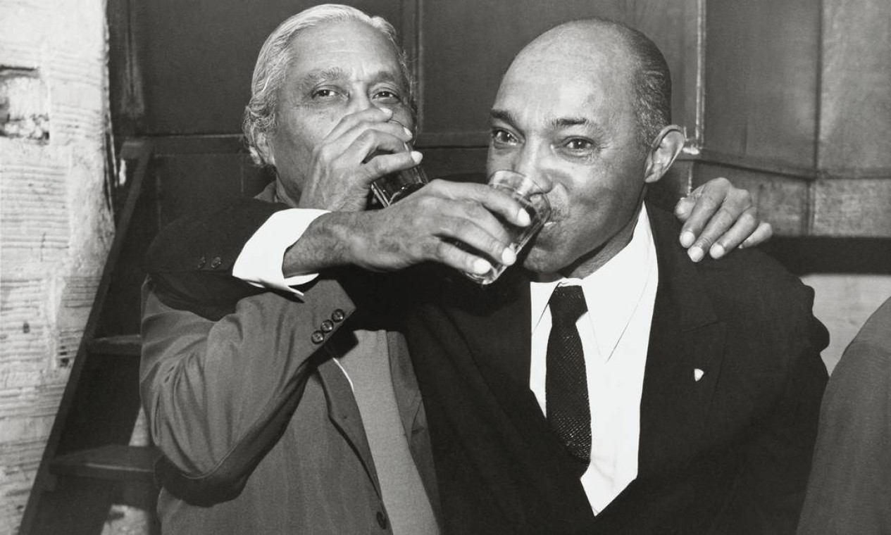 Veja fotos históricas da MPB no livro 'A história da música brasileira ...