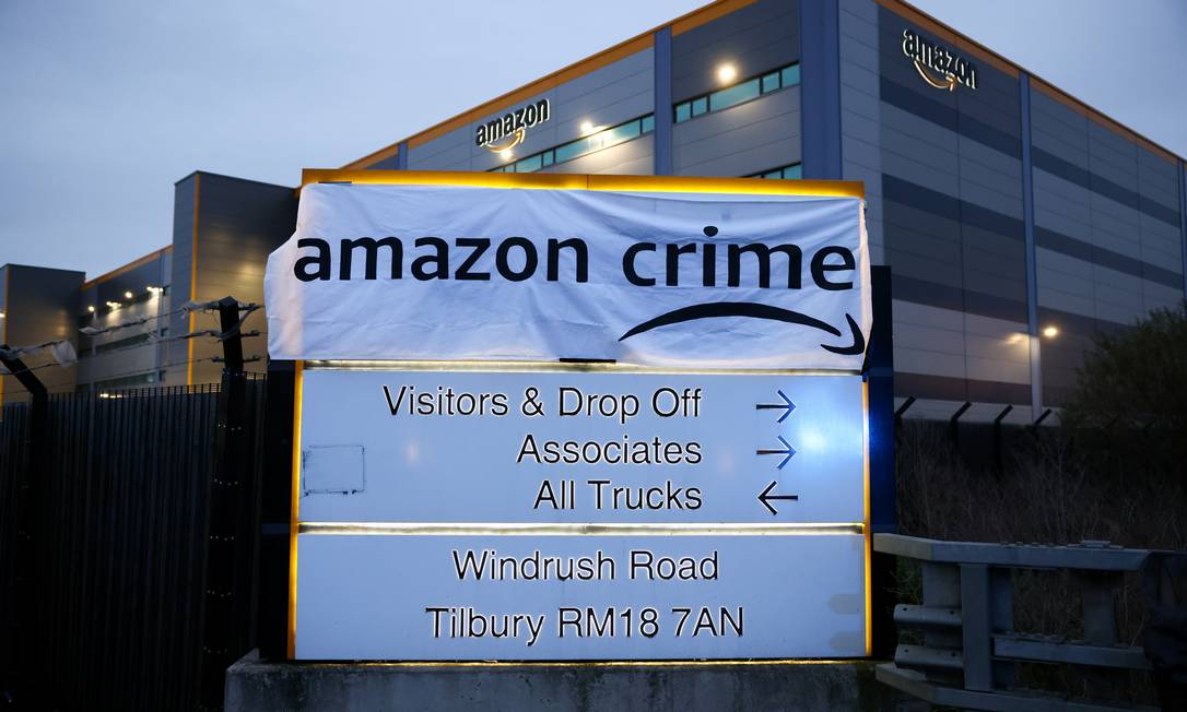 Na Black Friday, Amazon é alvo de protestos no Brasil e no mundo. Veja ...