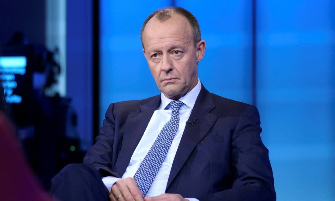 Partido de Merkel escolhe Merz, seu eterno rival, para liderar os ...