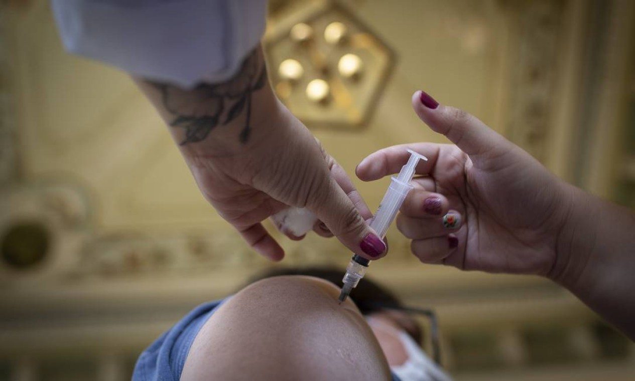 Dose de reforço: saiba em quanto tempo é atingida a proteção e tire ...