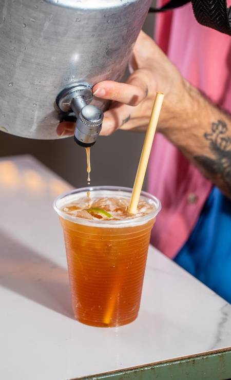 Mate da praia com vodca e drinques para compartilhar: bares e ...