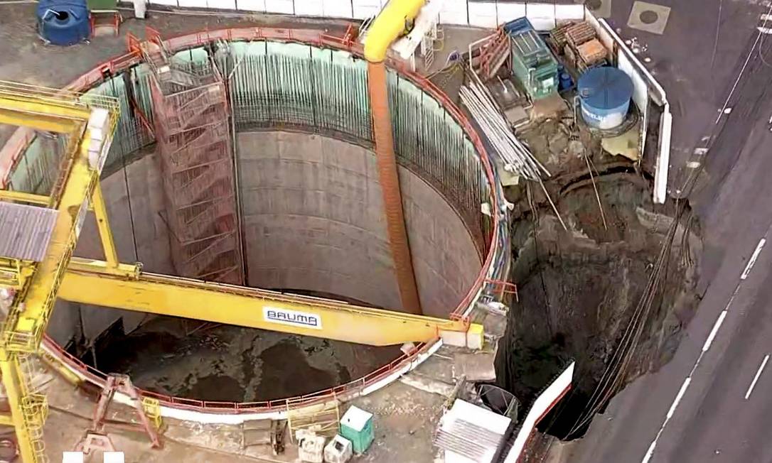 Doria pede reabertura da Marginal ao lado de local onde surgiu cratera ...