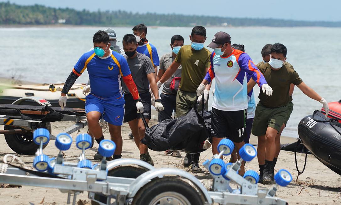 Buscas por desaparecidos continuam após tempestade matar ao menos 138 ...