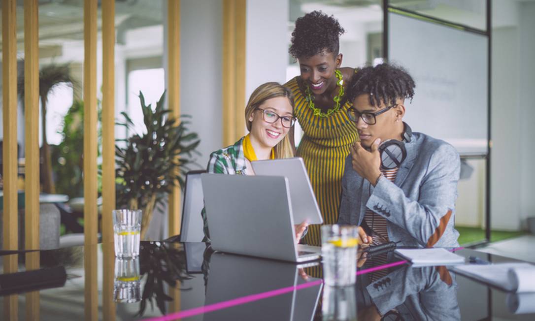 Projeto Programadores Cariocas capacita jovens do Rio para a área de TI - Jornal O Globo