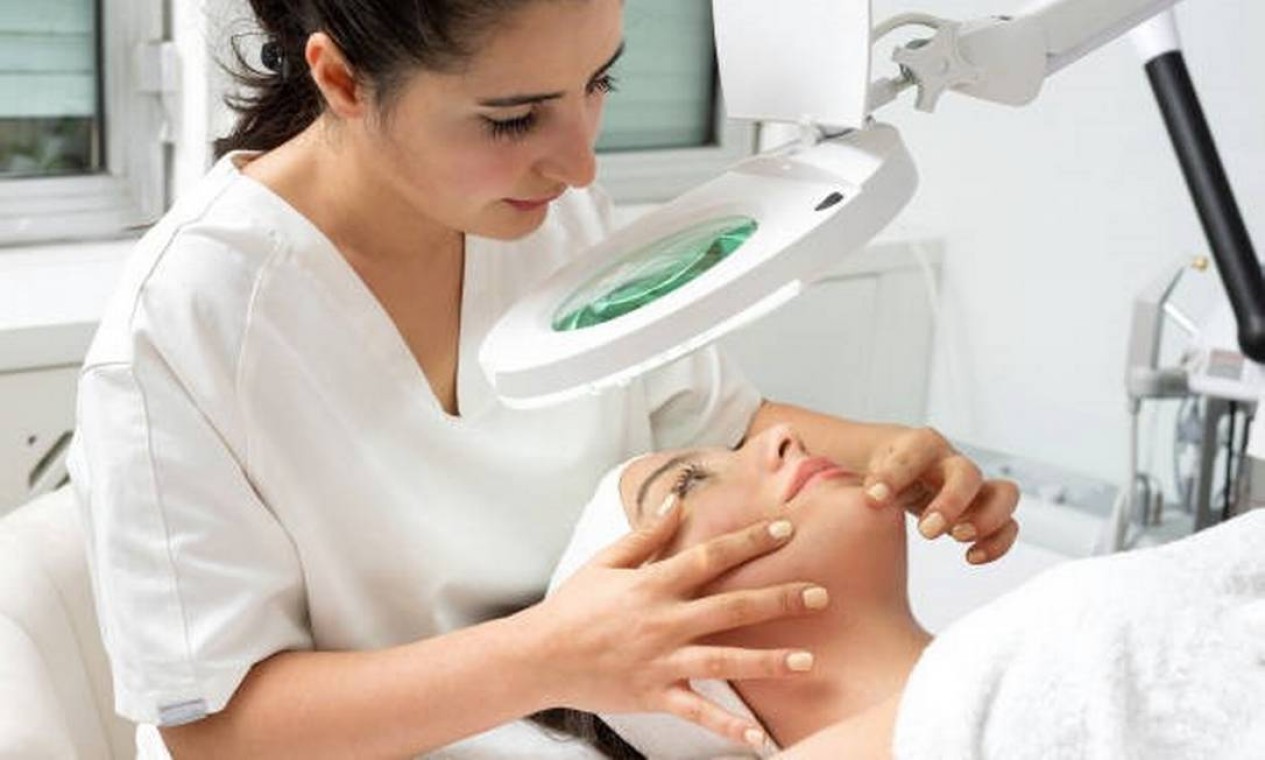 Consultas periódicas ao dermatologista são fundamentais para a saúde ...