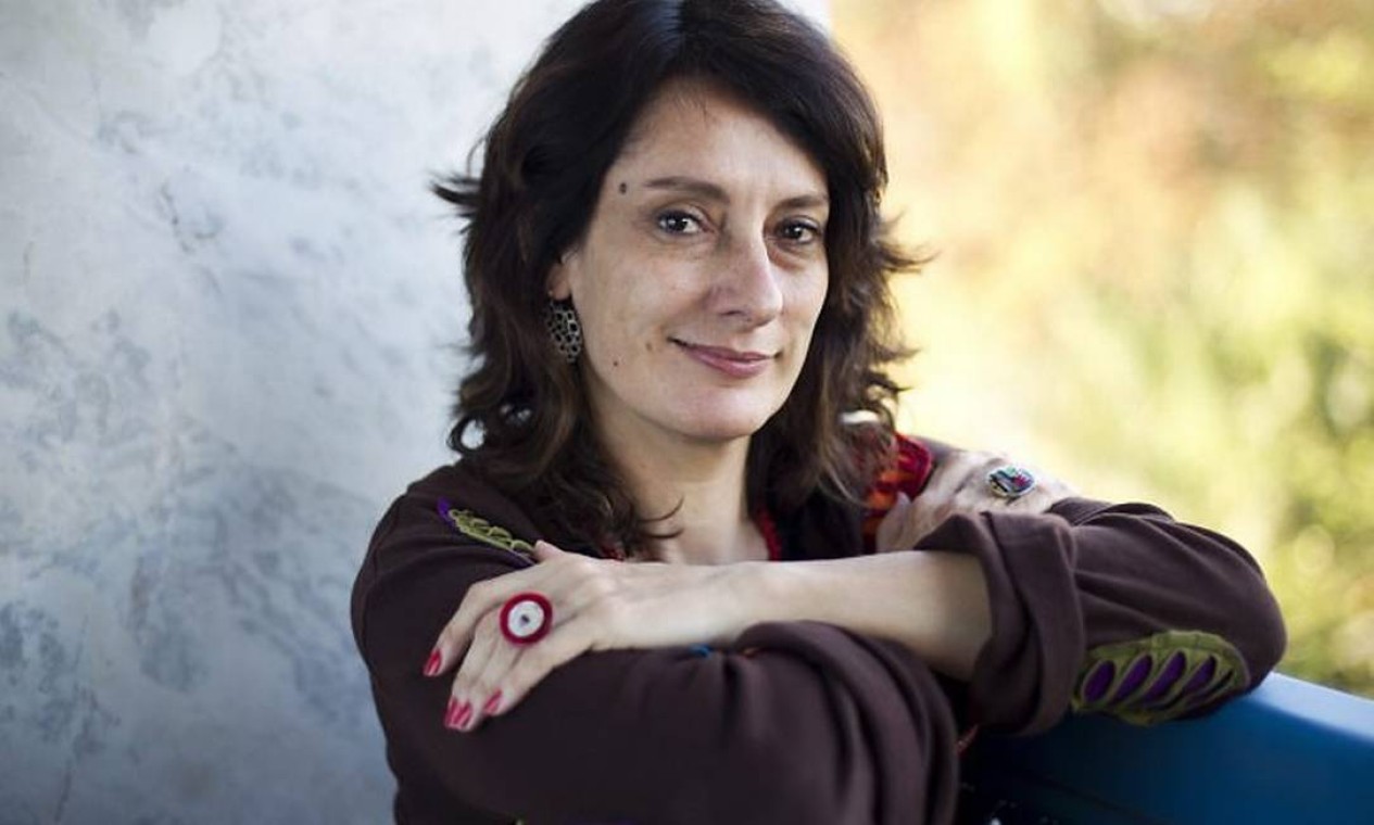 No documentário 'Diário de uma busca', Flávia Castro aposta na memória ...