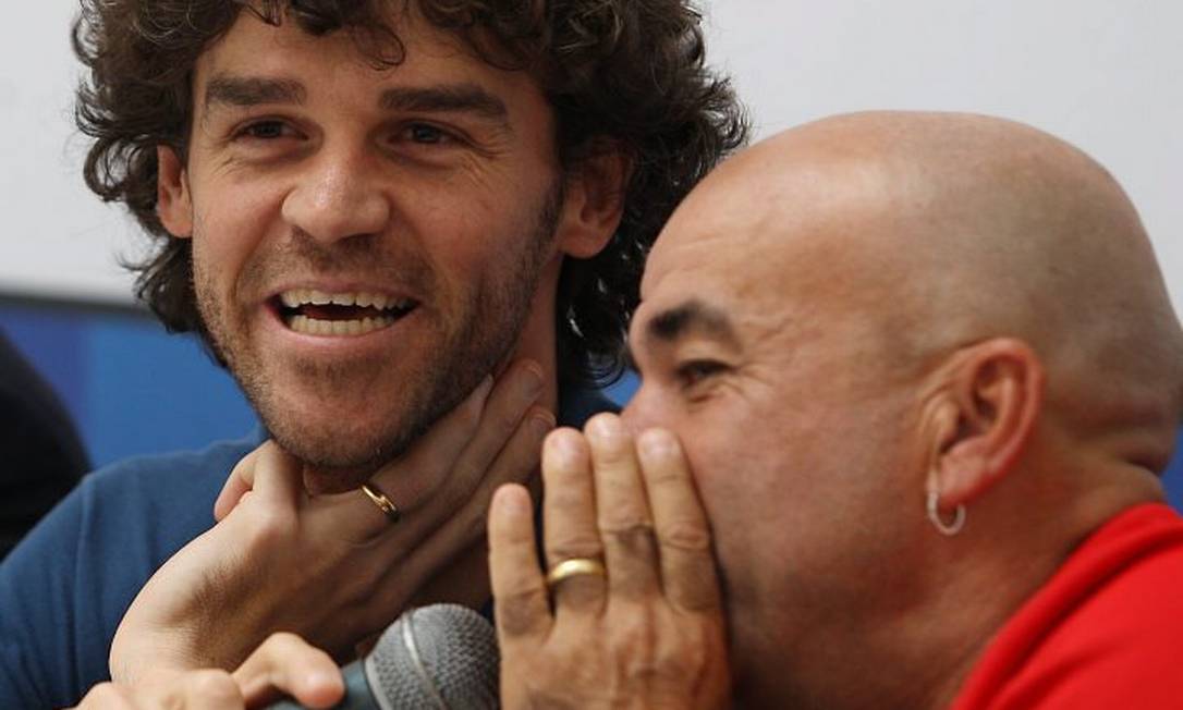 Centro de Larri Passos vai preparar 15 tenistas com apoio do governo e ...