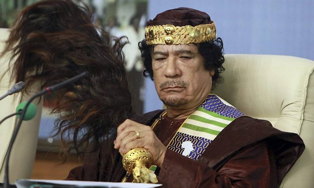 Kadafi gosta de leite de dromedário e adora sexo com virgens, conta ex ...