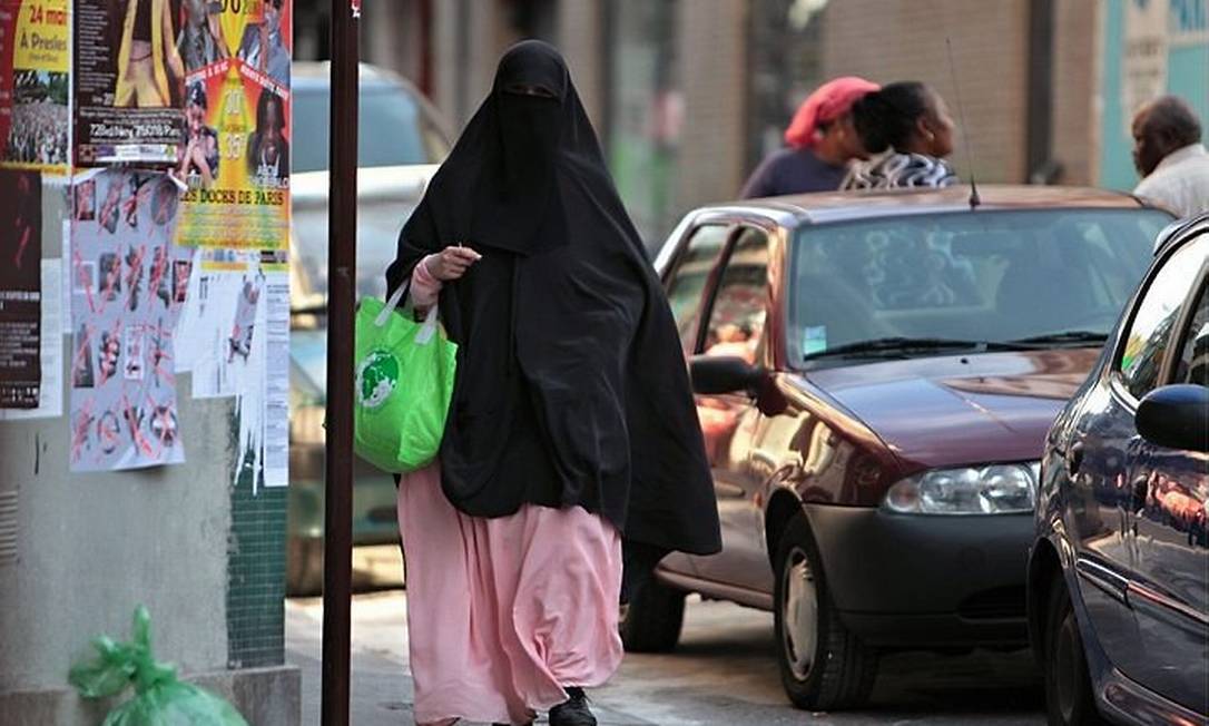 Parlamento suíço abre caminho para proibição da burca em locais ...